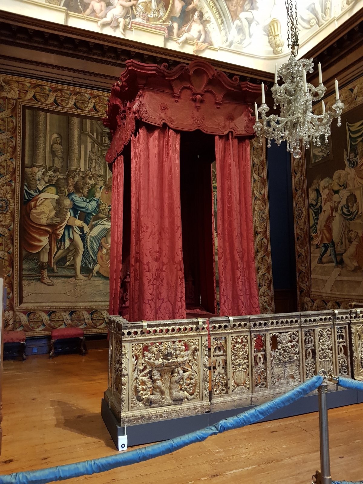 Hampton Court Palace: a Glimpse of Tudor and Georgian Tapestries ...