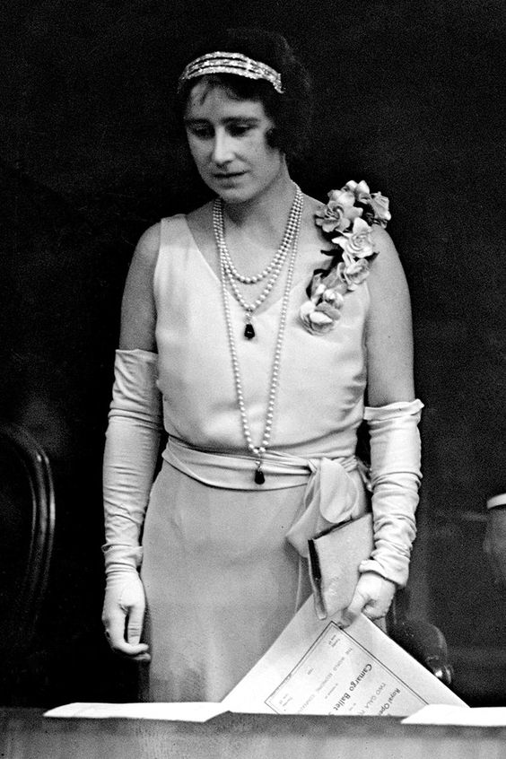 Queen Elizabeth the Queen Mother: the Tiaras of a Duchess and Queen ...